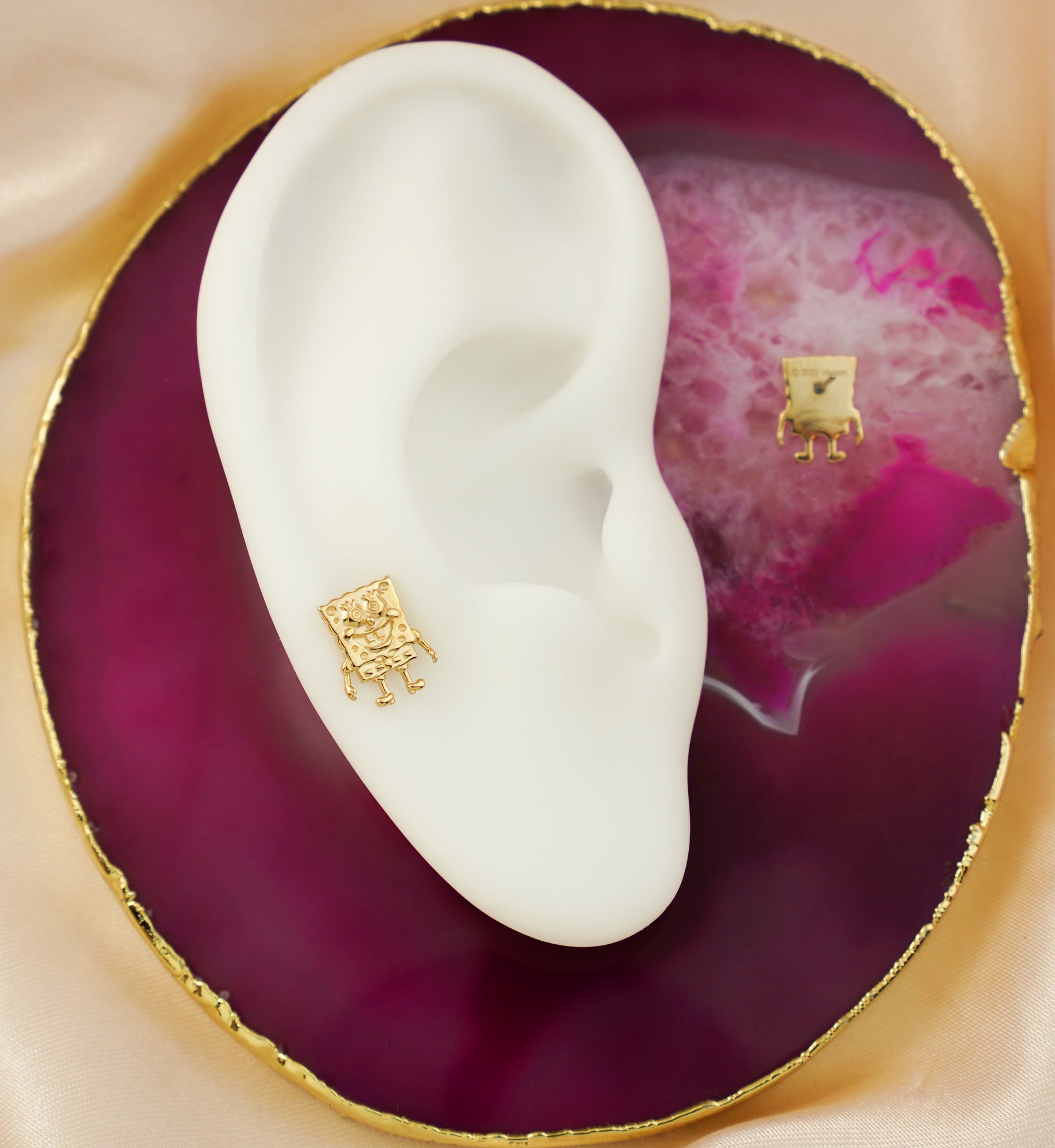 14kt Gold SpongeBob Squarepants Threadless Top | UrbanBodyJewelry.com