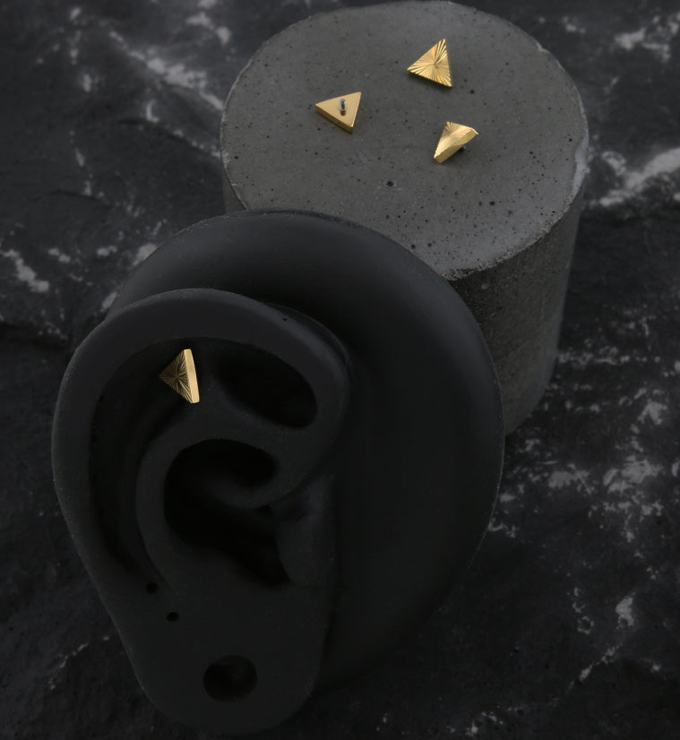 24kt Gold PVD Score Triangle Internally Threaded Top | UrbanBodyJewelry.com