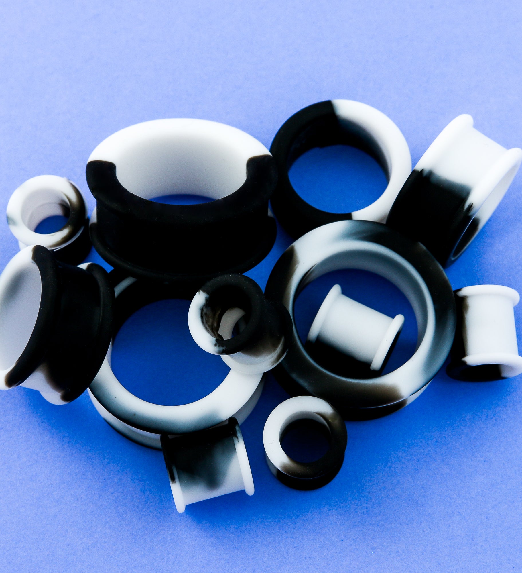 White And Black Double Flare Silicone Plugs (2G - 1&1/2 ...
