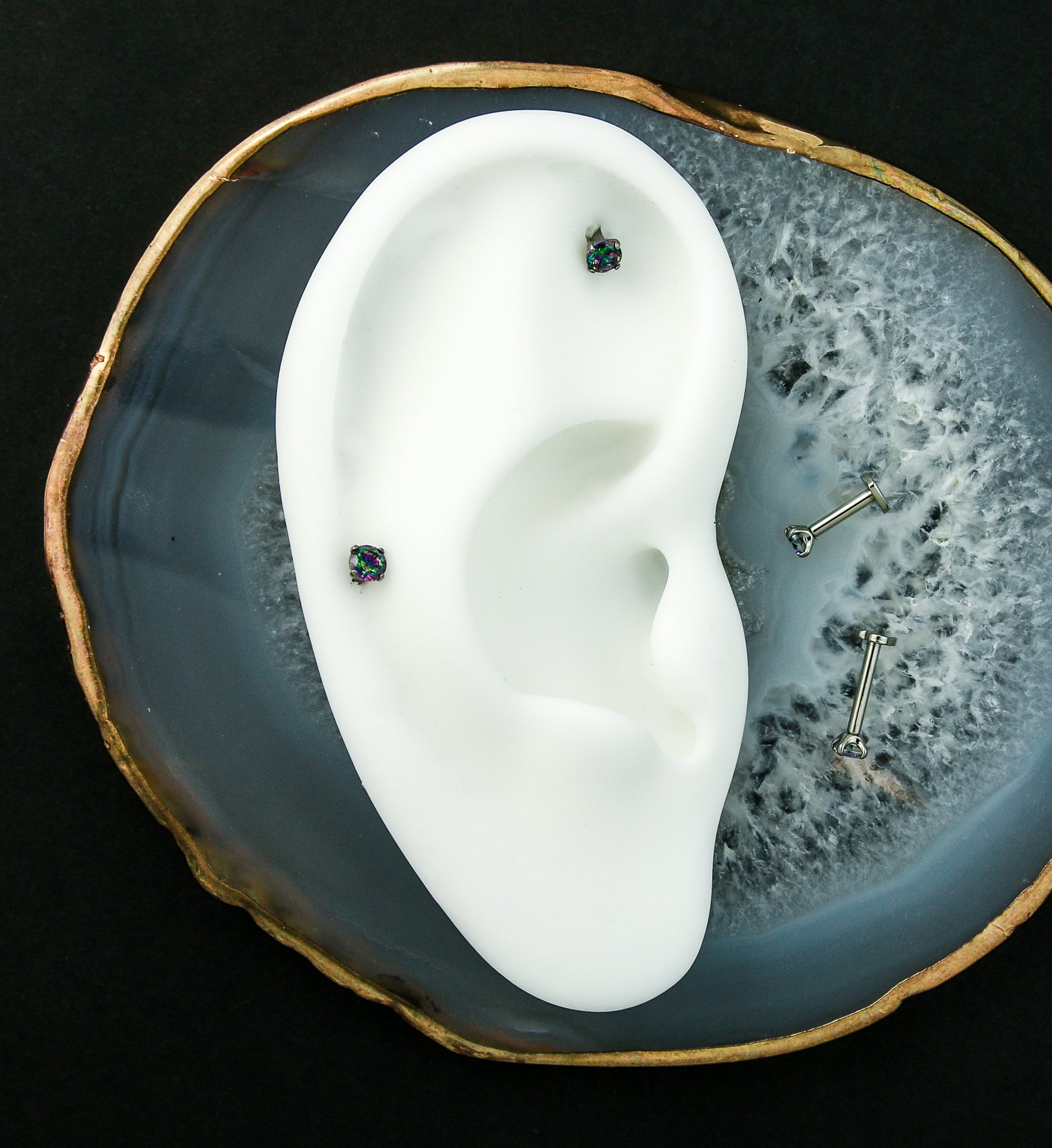 Black PVD Prong Black Aurora CZ Internally Threaded Titanium Heart Dis ...