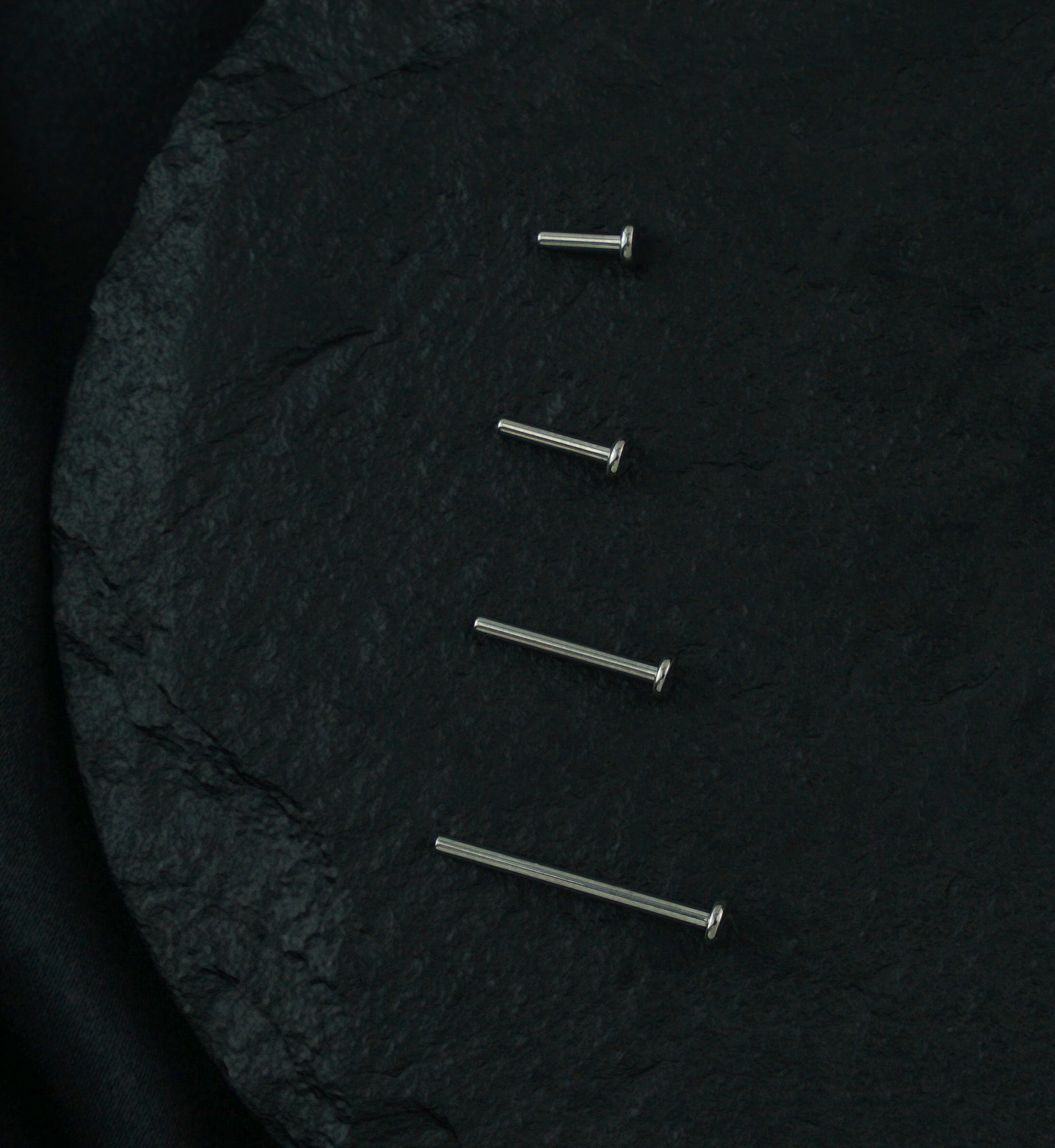 20G - 18G - 16G - 14G Titanium Threadless Labrets | UrbanBodyJewelry.com