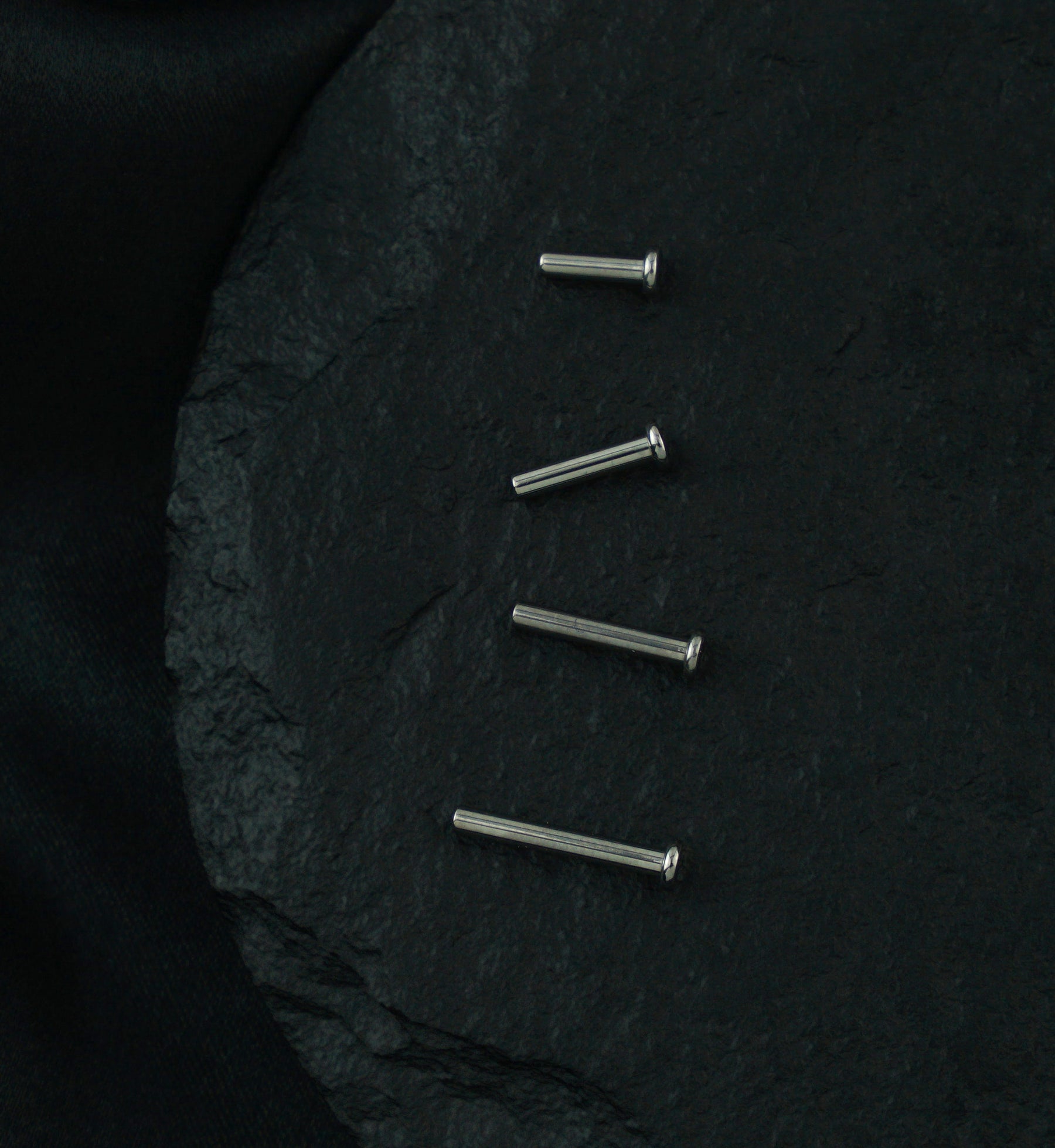 20G - 18G - 16G - 14G Titanium Threadless Labrets
