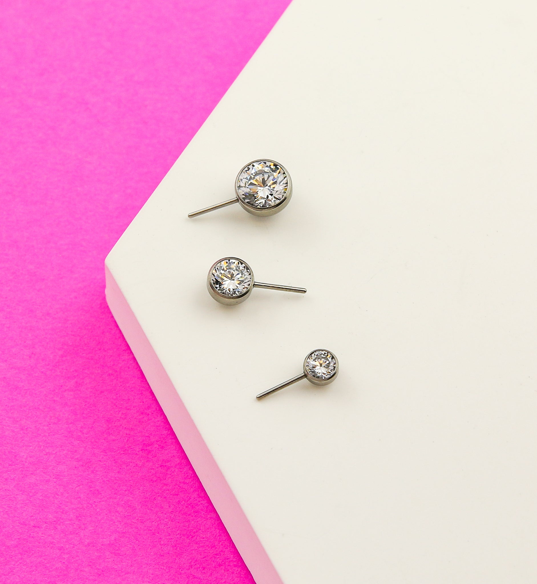 Forward Facing Bezel Clear CZ Titanium Threadless Top ...