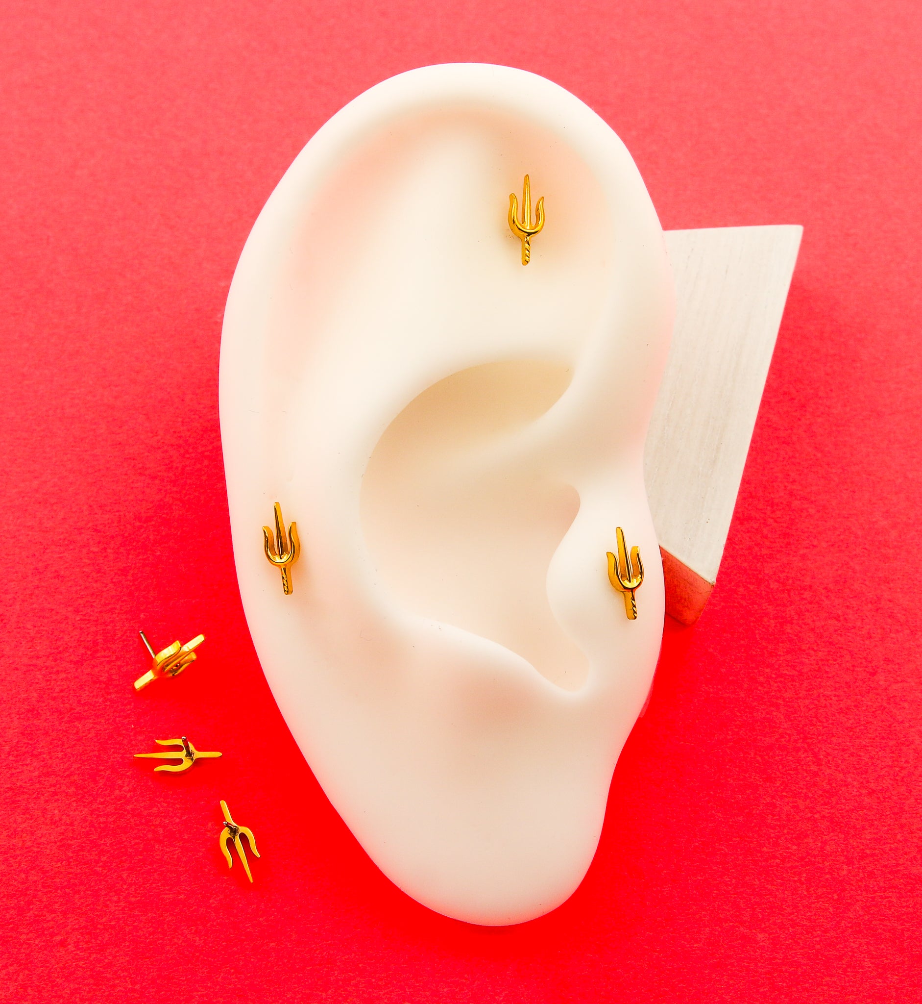 Gold PVD Trident Titanium Threadless Top | UrbanBodyJewelry.com