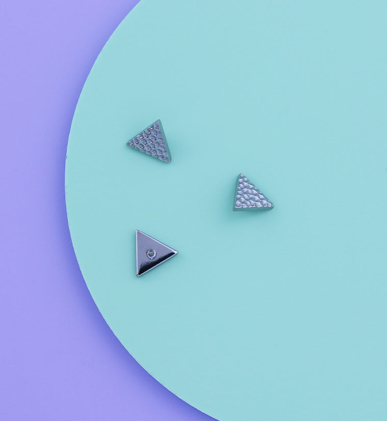 Hammered Triangle Titanium Internally Threaded Top | UrbanBodyJewelry.com