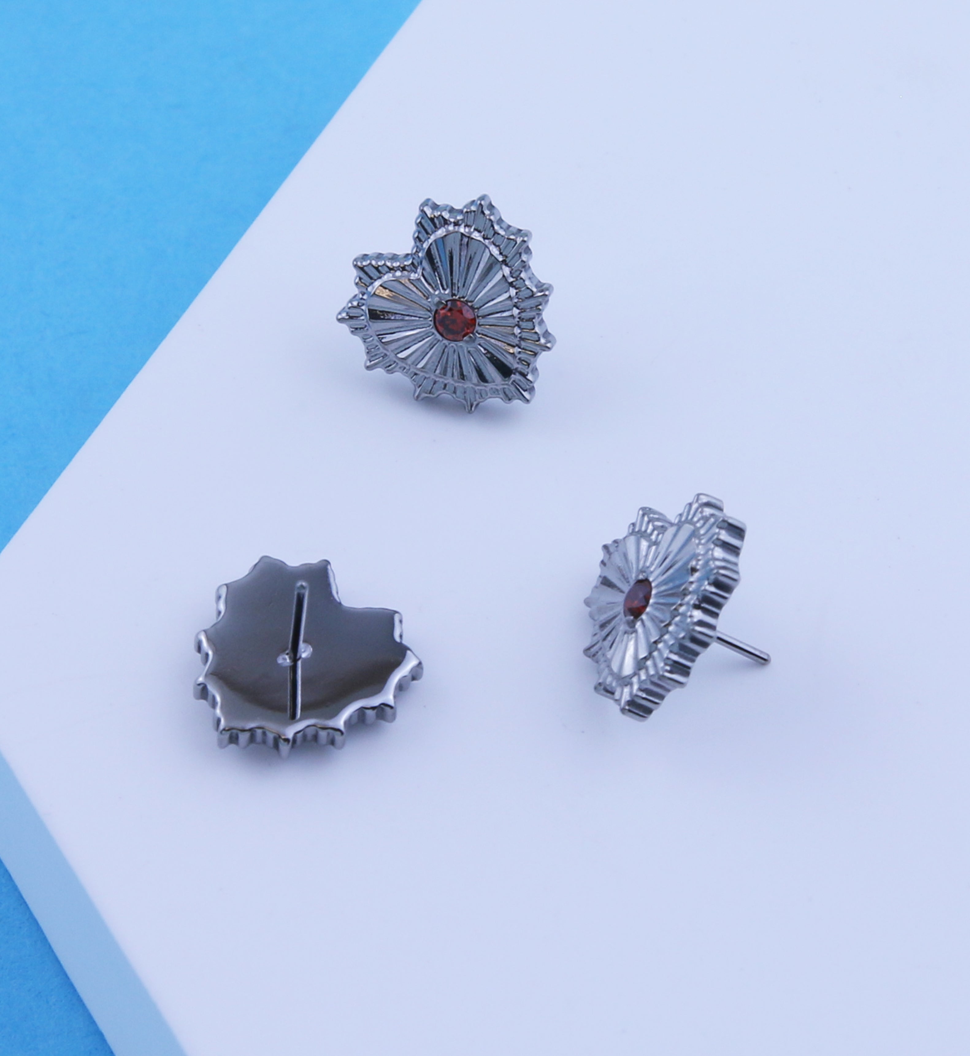 Heart Rays Garnet CZ Titanium Threadless Top | UrbanBodyJewelry.com
