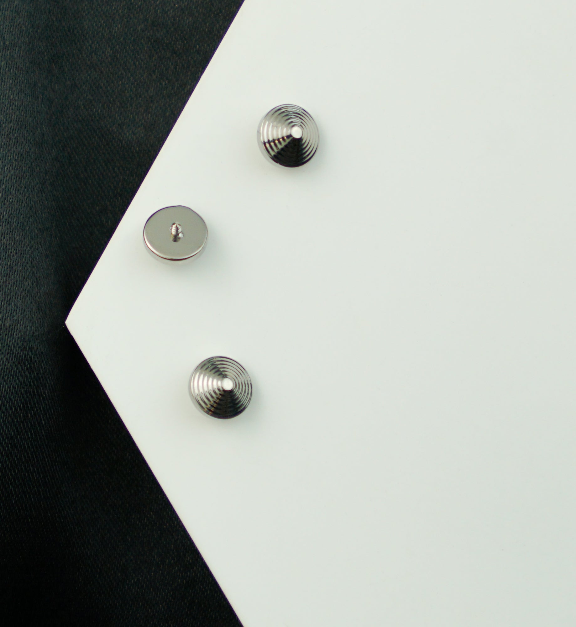 Score Tiered Disc Titanium Internally Threaded Top | UrbanBodyJewelry.com