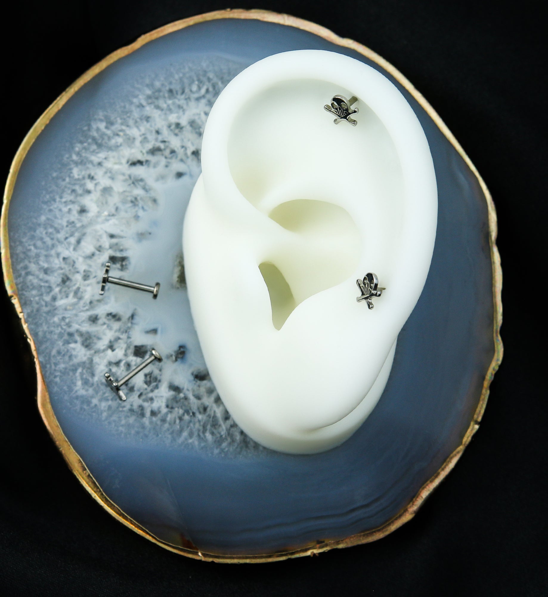 Skull And Crossbones Titanium Threadless Labret | UrbanBodyJewelry.com